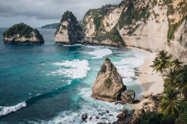 Diamond Beach Nusa Penida: Pantai Tersembunyi dengan Pasir Putih dan ...